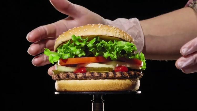Com Whopper mofado, BK anuncia fim de conservantes artificiais no ...