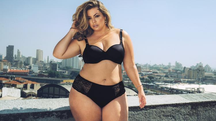 Top plus size brasileira Fluvia Lacerda posa para campanha de lingerie - 23/10/2017 - UOL Universa