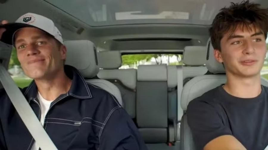 Filho de Gisele dirige pela primeira vez ao lado do pai, Tom Brady