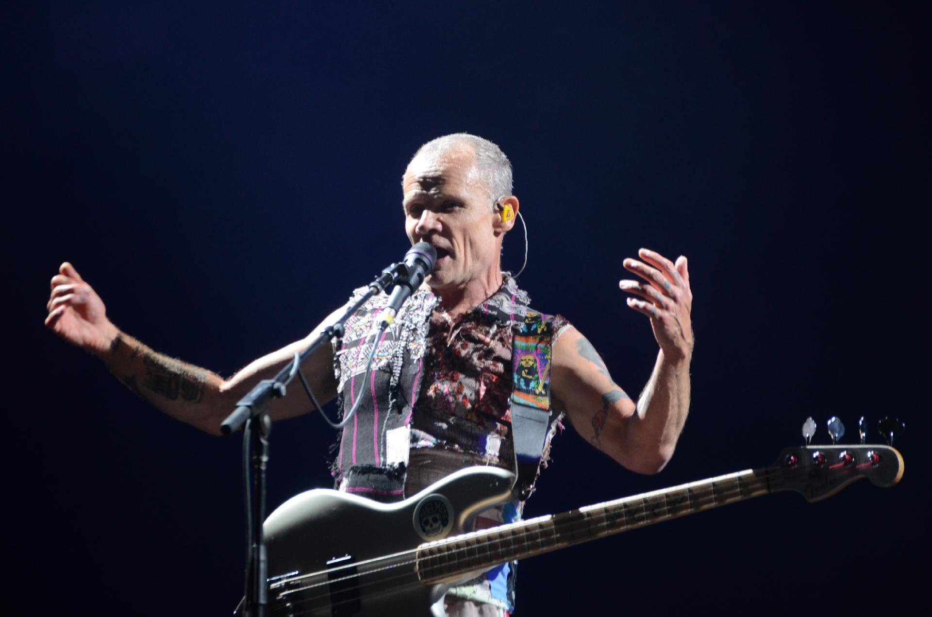 Rock in Rio: Red Hot faz show padrão, empolga e também irrita público