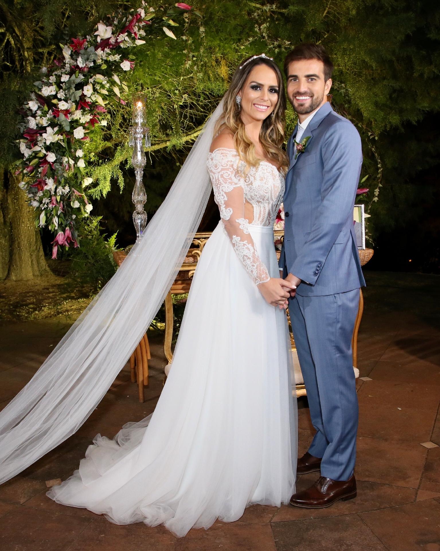 Aline Lima se casa com Rafael Longuine em Campinas; Sandy é madrinha