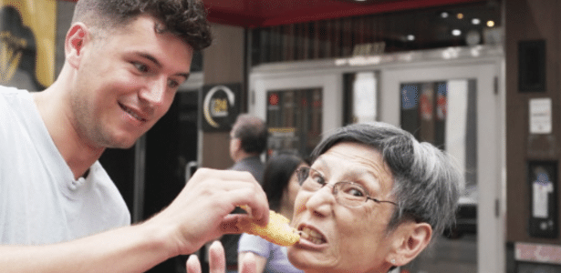 Dupla vai a 69 restaurantes de fast-food em 24h e bate recorde mundial