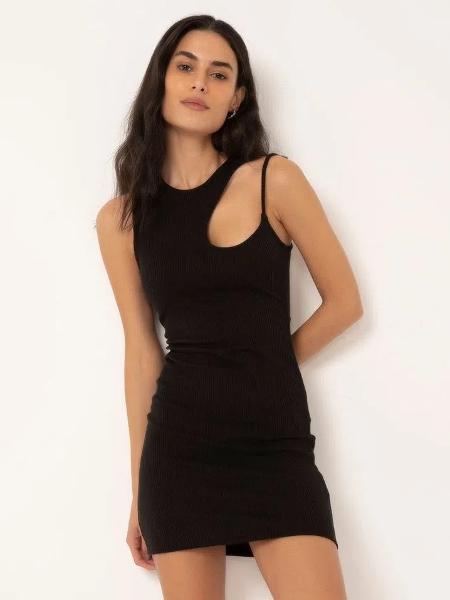 Conheça a tendência subversive basic, moda que atualiza o look básico