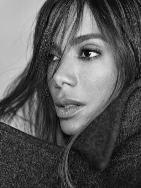 Anitta veste laço de R$ 16 mil e mais looks de grife em ensaio na ...