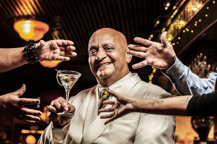 Morre o veterano bartender Derivan de Souza em Portugal