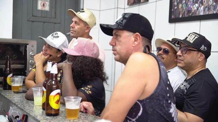'Nota 10!': voz do Carnaval faz 30 anos na apuração e critica desfile ...