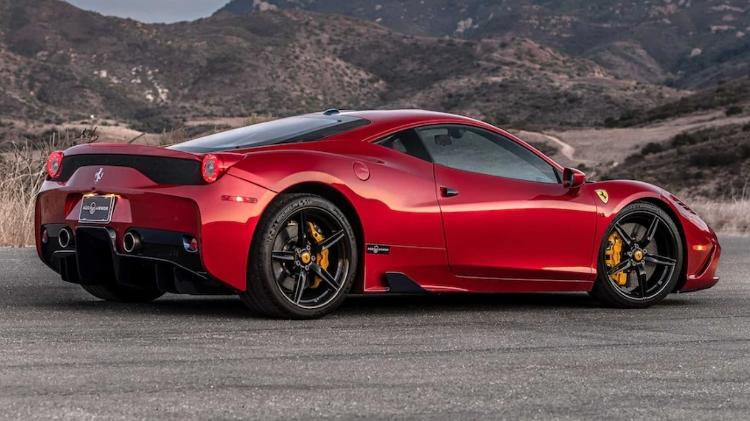 Ferrari com blindagem de 27 kg suporta tiros de pistola e chega a 325 ...