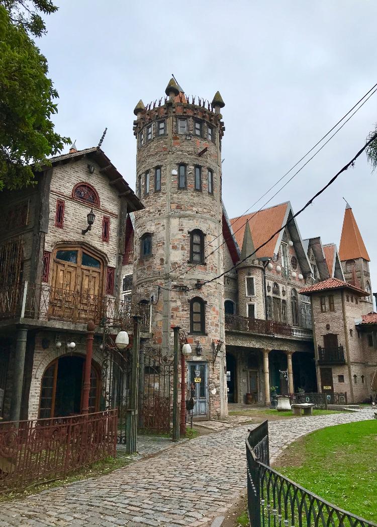 Aldeia medieval é o tour mais aleatório que você pode fazer em Buenos Aires