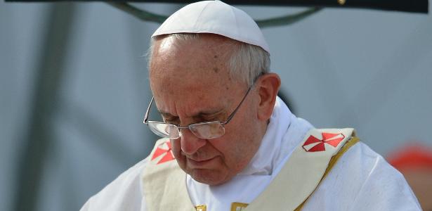 A história por trás da foto do papa Francisco no metrô