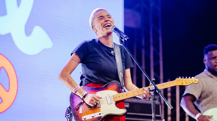 'Pela primeira vez, eu estou livre': Maria Gadu faz show 'entressafra'