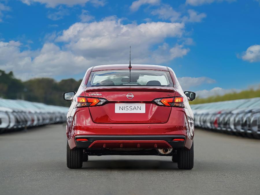 Nissan Versa 2025 tem nova versão e opção para PCD; veja preços