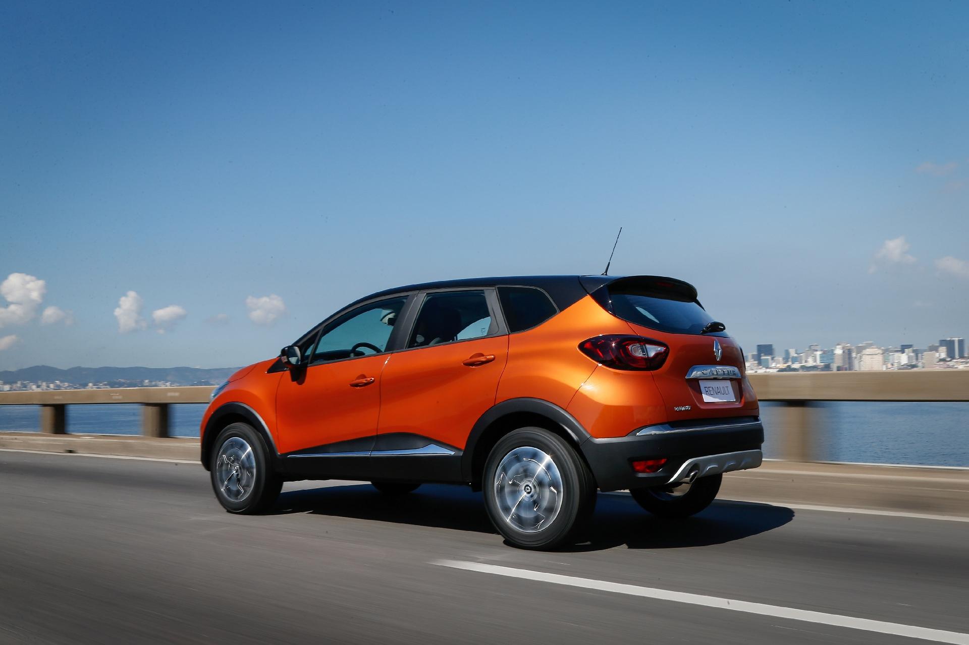 Duelo de SUVs: Renault Captur CVT encara líder Honda HR-V