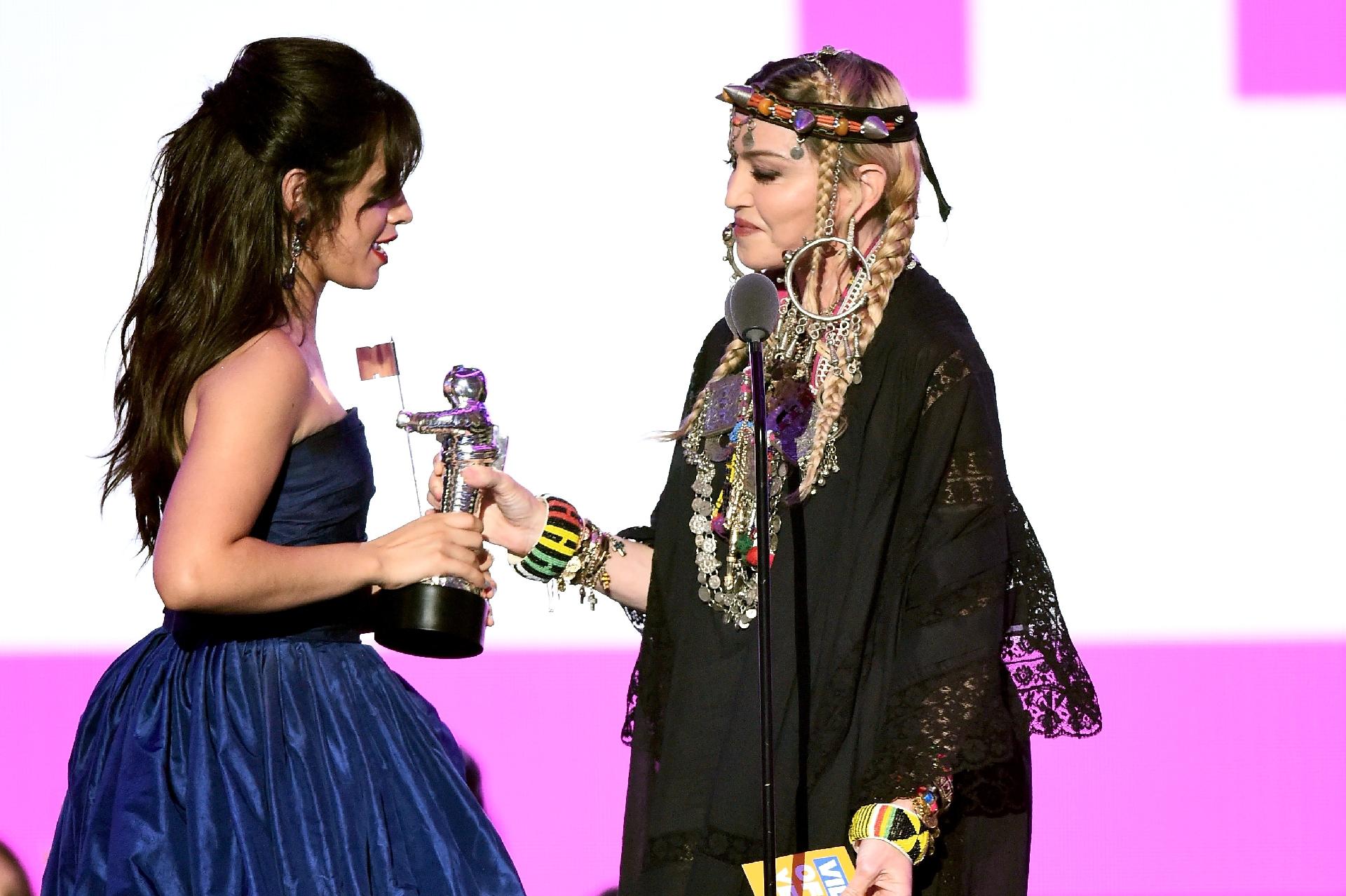 Madonna é comparada a Elke Maravilha por seu visual no VMA - 21/08/2018 ...