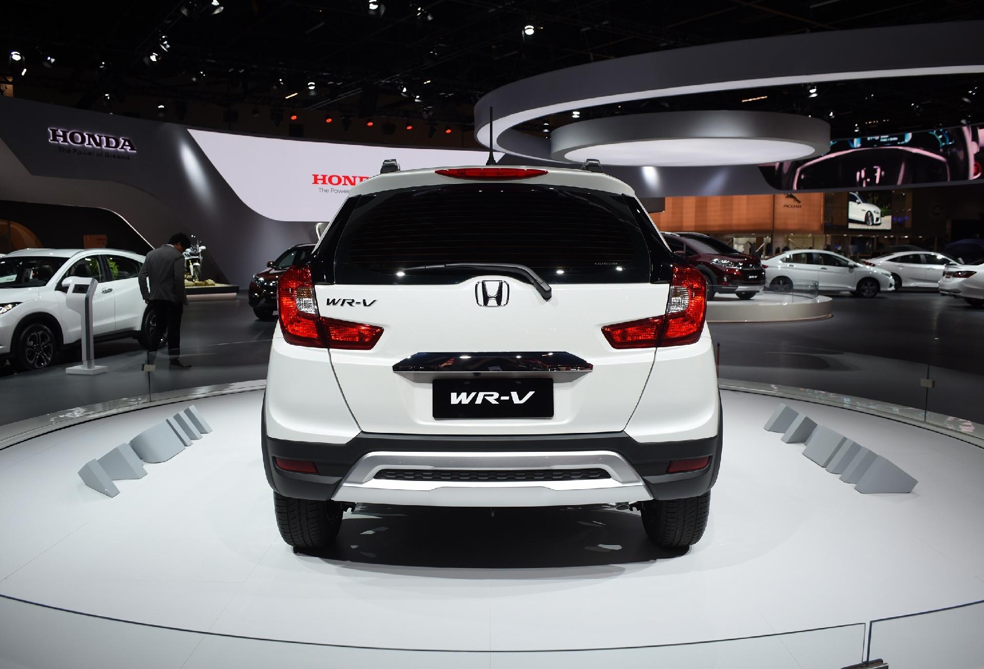 Novo Suzuki Vitara chega com motor turbo e tablet no painel; assista ...