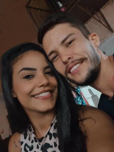Cantora e namorado morrem em batida entre carro e caminhão em SP