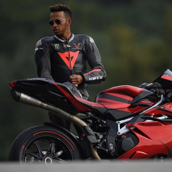 De Sir a cidadão brasileiro: os prêmios e condecorações de Hamilton