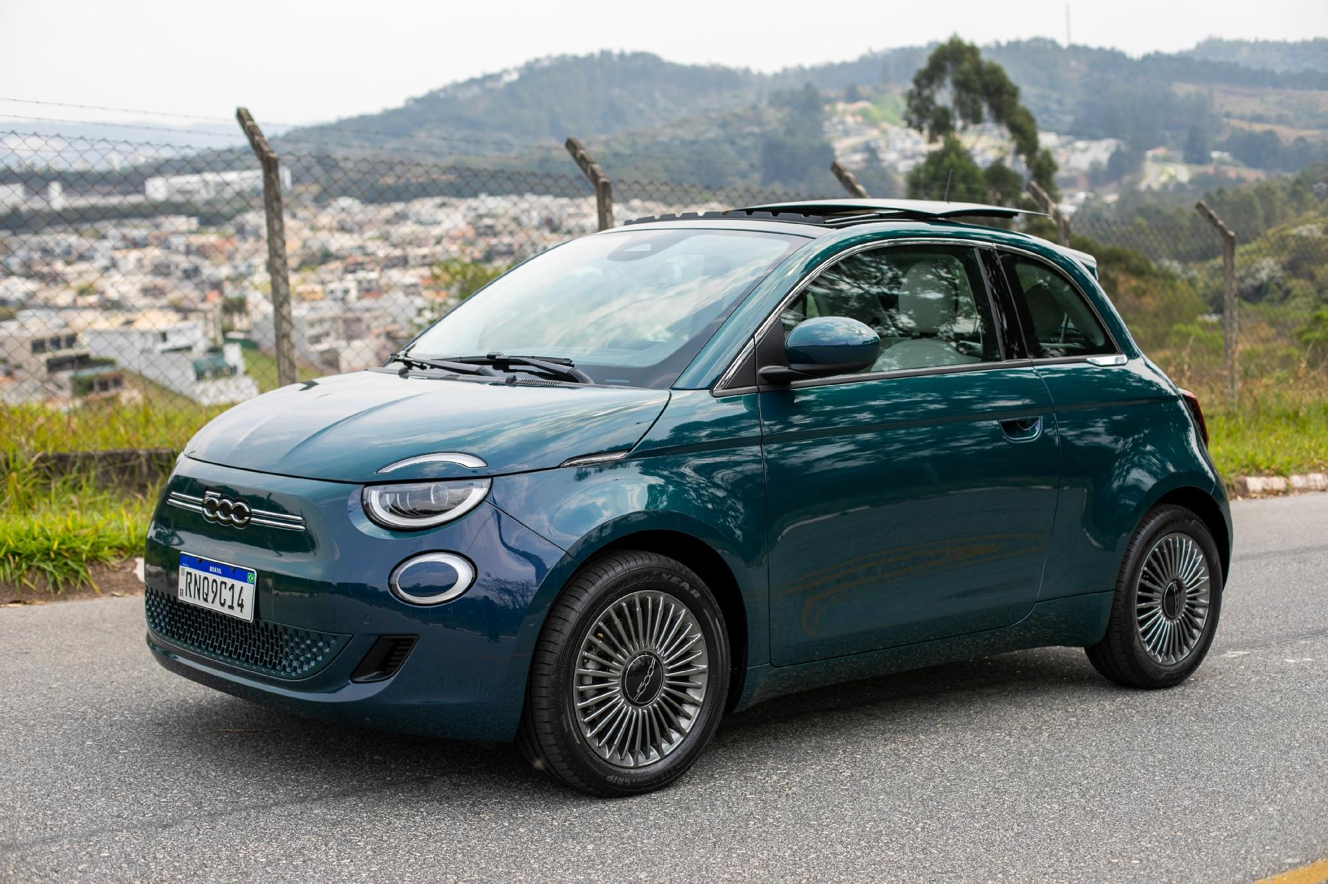 Fiat 500 e Mini Cooper: elétricos e retrôs a R$ 240 mil valem a pena?
