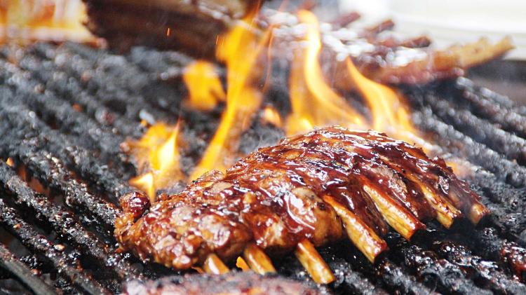 Costela suína ao molho barbecue: receita e ingredientes