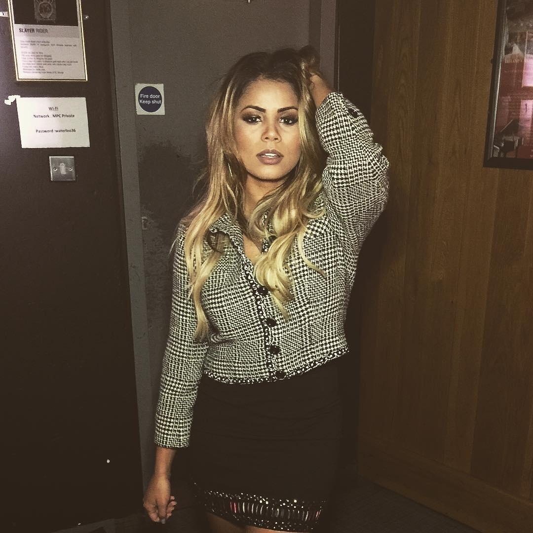 Fotos: Fã de decotes e saia curta, a funkeira Lexa tem estilo sensual e ...