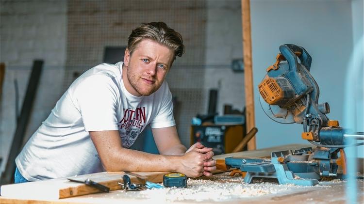 Connor começou a ter pensamentos intrusivos quando era pequeno e, à ...