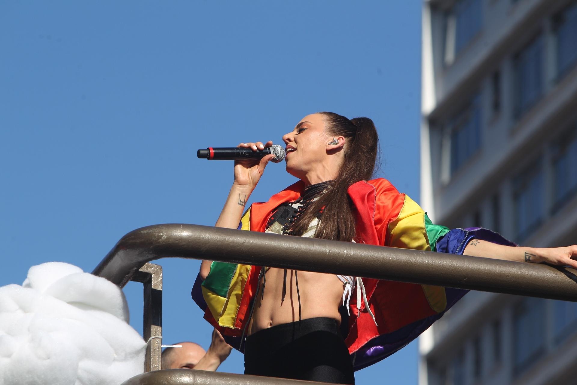 Fotos: Spice Girl Mel C faz show na Parada do Orgulho LGBT de São Paulo ...