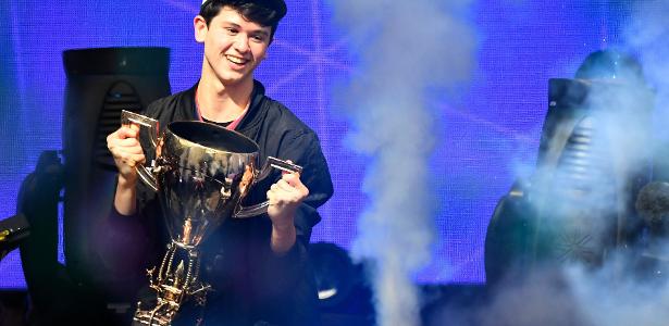 Jogador de 16 anos leva o Mundial de Fortnite e prêmio de US$ 3 milhões ...