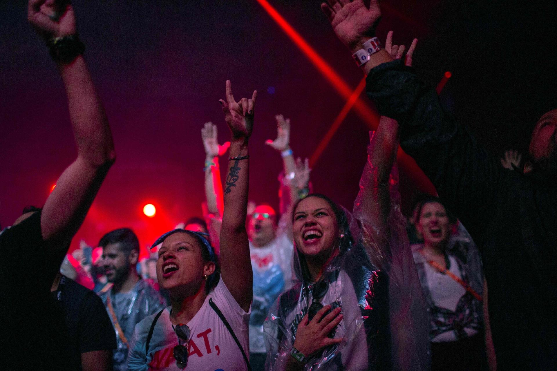 Rock in Rio: Tênis "afundado na lama" vira ímã de selfies e histórias ...