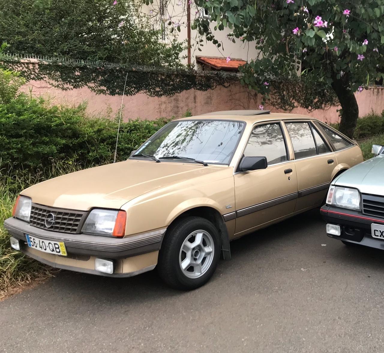 Chevrolet Monza Hatch tem 'irmão' português de 4 portas rodando no Brasil