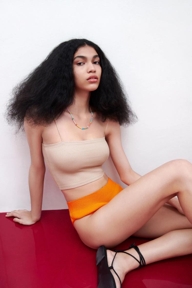 Modelo de Chanel e Fendi, Raynara Negrine é o novo rosto do Brasil lá fora - 17/07/2021 - UOL Nossa