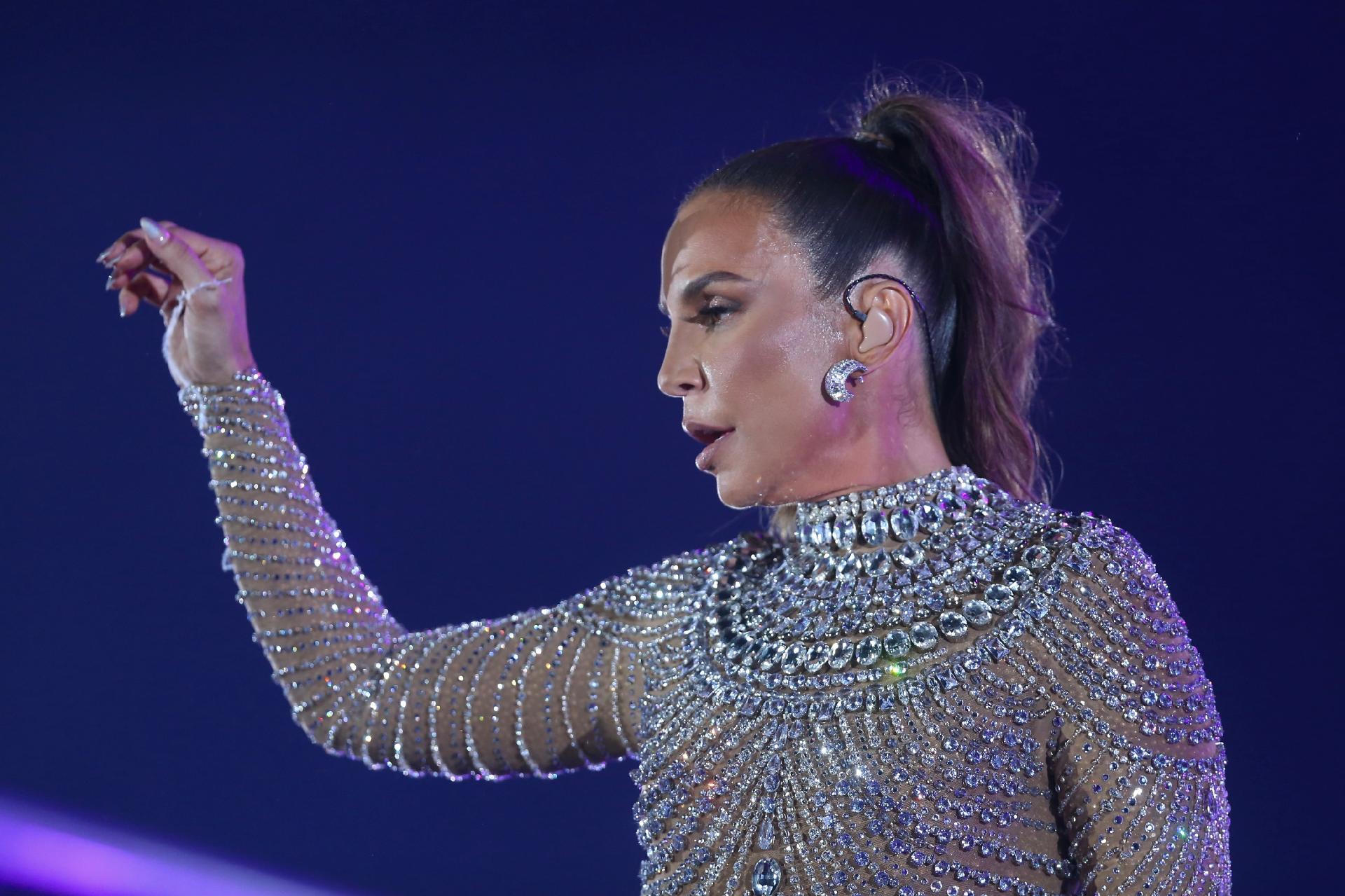 Ivete no Maracanã: veja como foi o show e looks da cantora