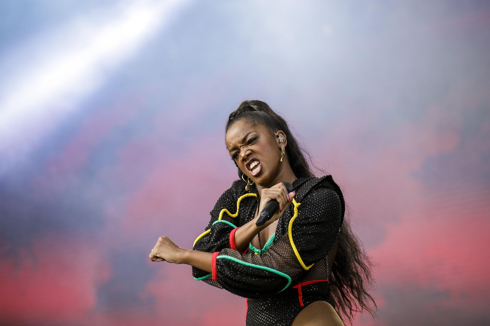 Hits, covers e pinta de rainha: Iza merecia mais espaço no Lollapalooza ...