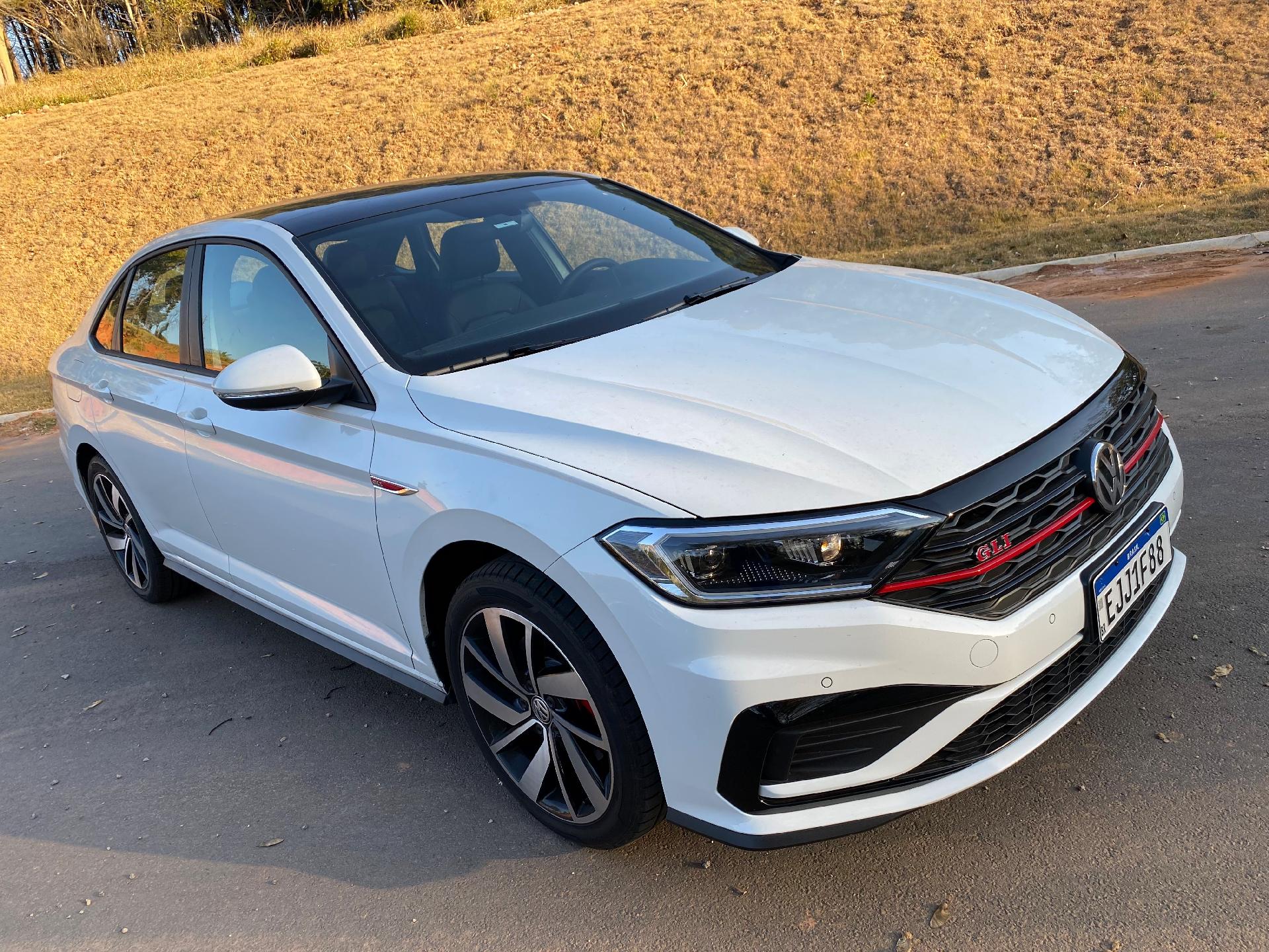 Avaliação: VW Jetta GLI é o carro para pais e mães acelerados