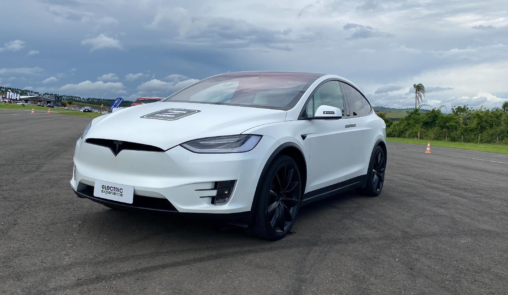 Tesla Model X: aceleramos no desejado SUV elétrico que se dirige ...