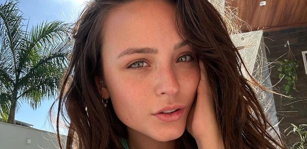 Larissa Manoela curte posts sobre pais no Twitter: 'Narcisistas'