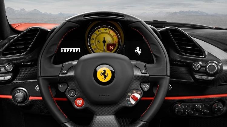 Ferrari que meia Arthur bateu em Turim custa R$ 4 milhões e tem 720 cv