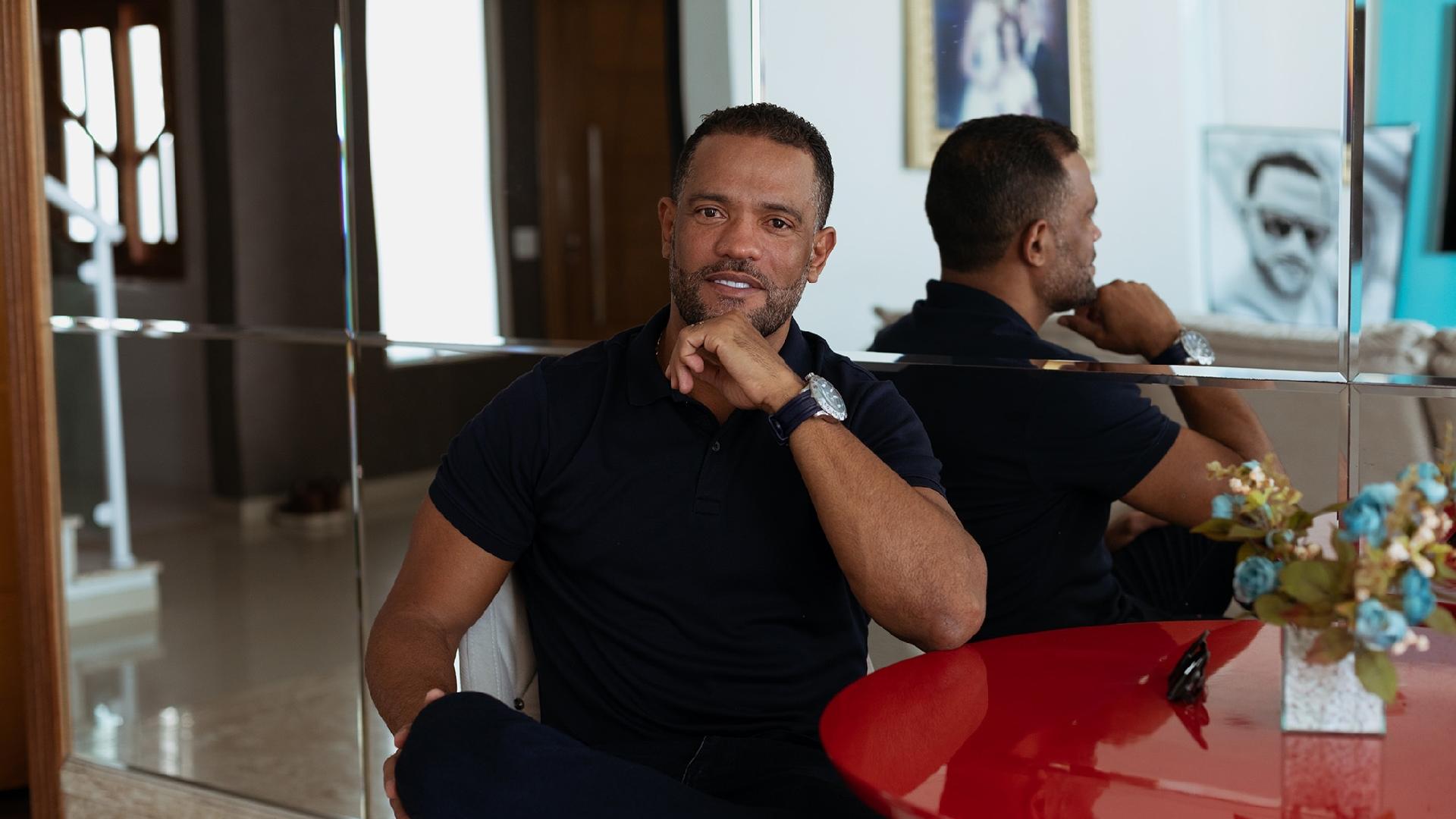 Como o futebol e a música transformaram a vida de Angelo Canuto