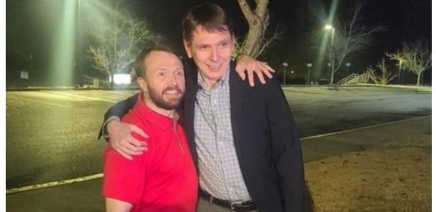 Homens são inocentados após 25 anos de prisão graças a podcast