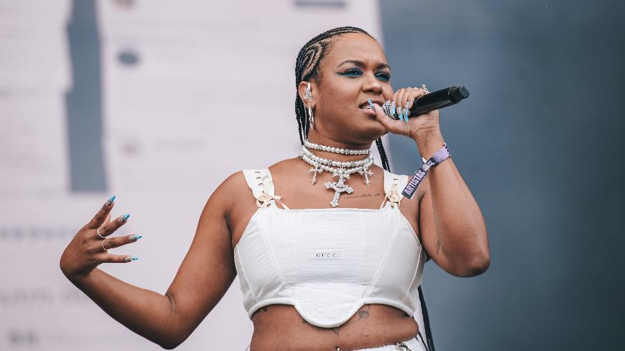 Lollapalooza 2024: quem é MC Luanna, que teve show 'cortado' no evento