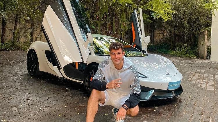 Milionário aos 24 anos, Rezende fala sobre coleção de carros de luxo