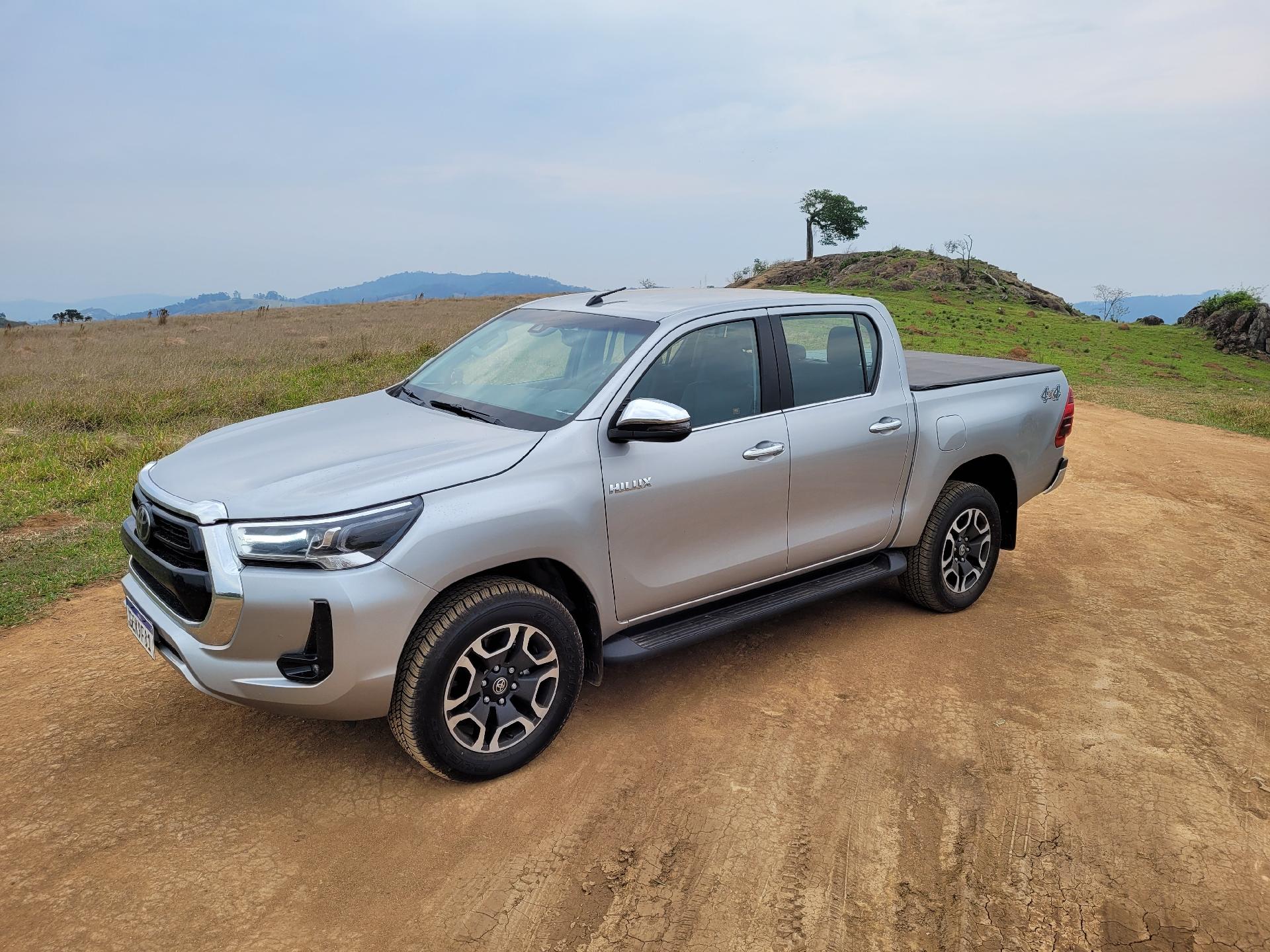 Toyota Hilux 2021 supera os 200 cv, ganha tecnologia e suspensão digna ...