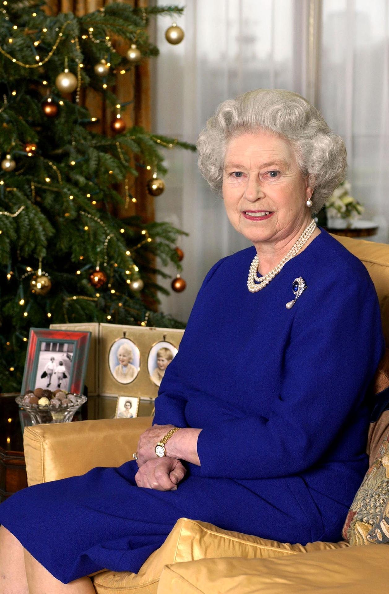 Rainha Elizabeth e príncipe Philip completam 72 anos de casados; veja ...