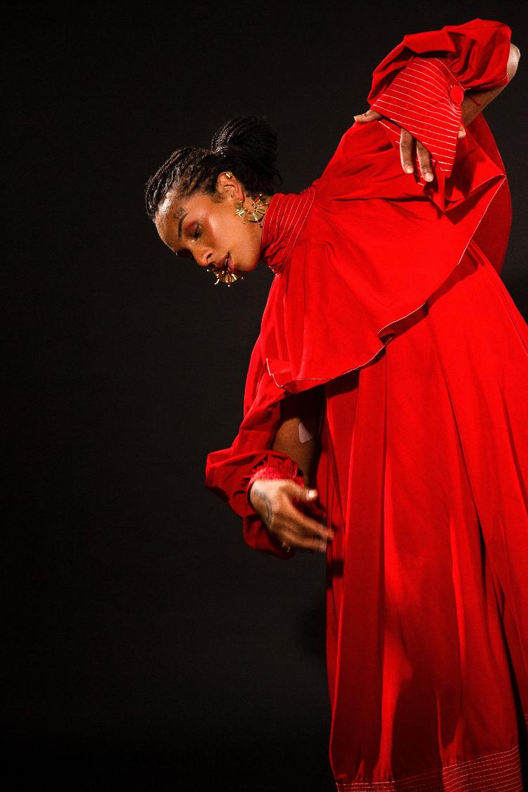 Linn da Quebrada: cantora fala do novo álbum e do silicone