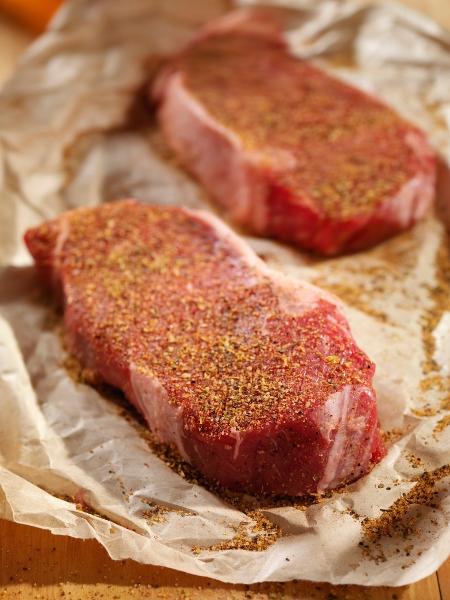 Dry rub: faça mix de ervas e especiai porco, frango e boi