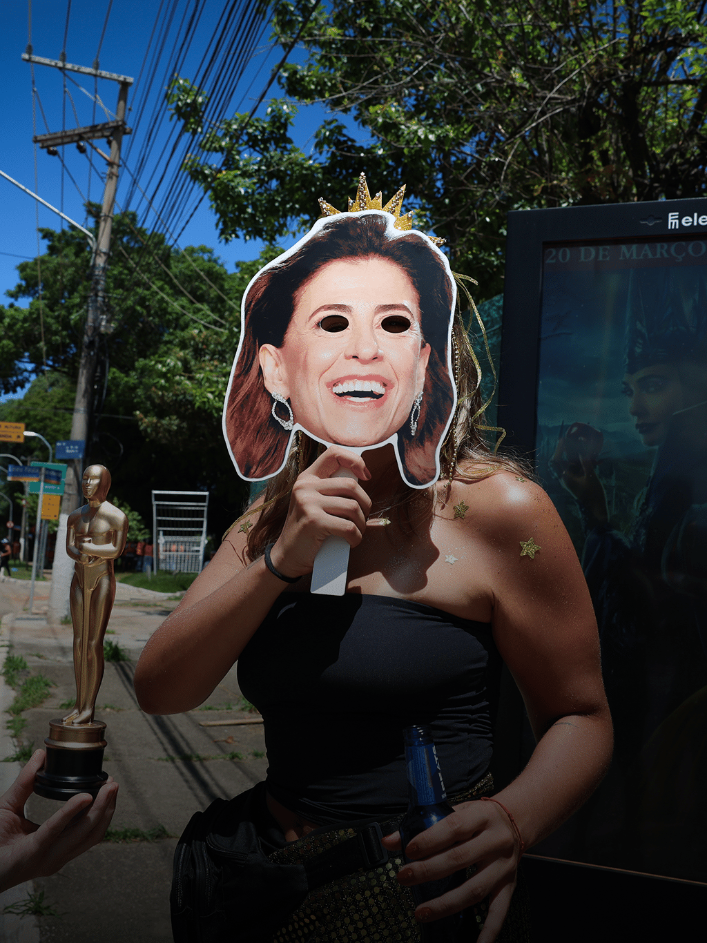 Todos são Fernanda Torres no domingo de Oscar em pleno Carnaval