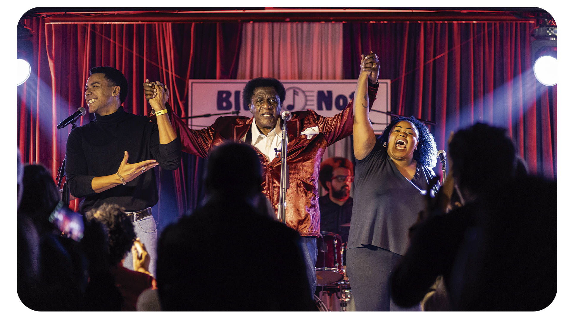 Aos 93, Tony Tornado celebra 80 anos de carreira e lota show em SP