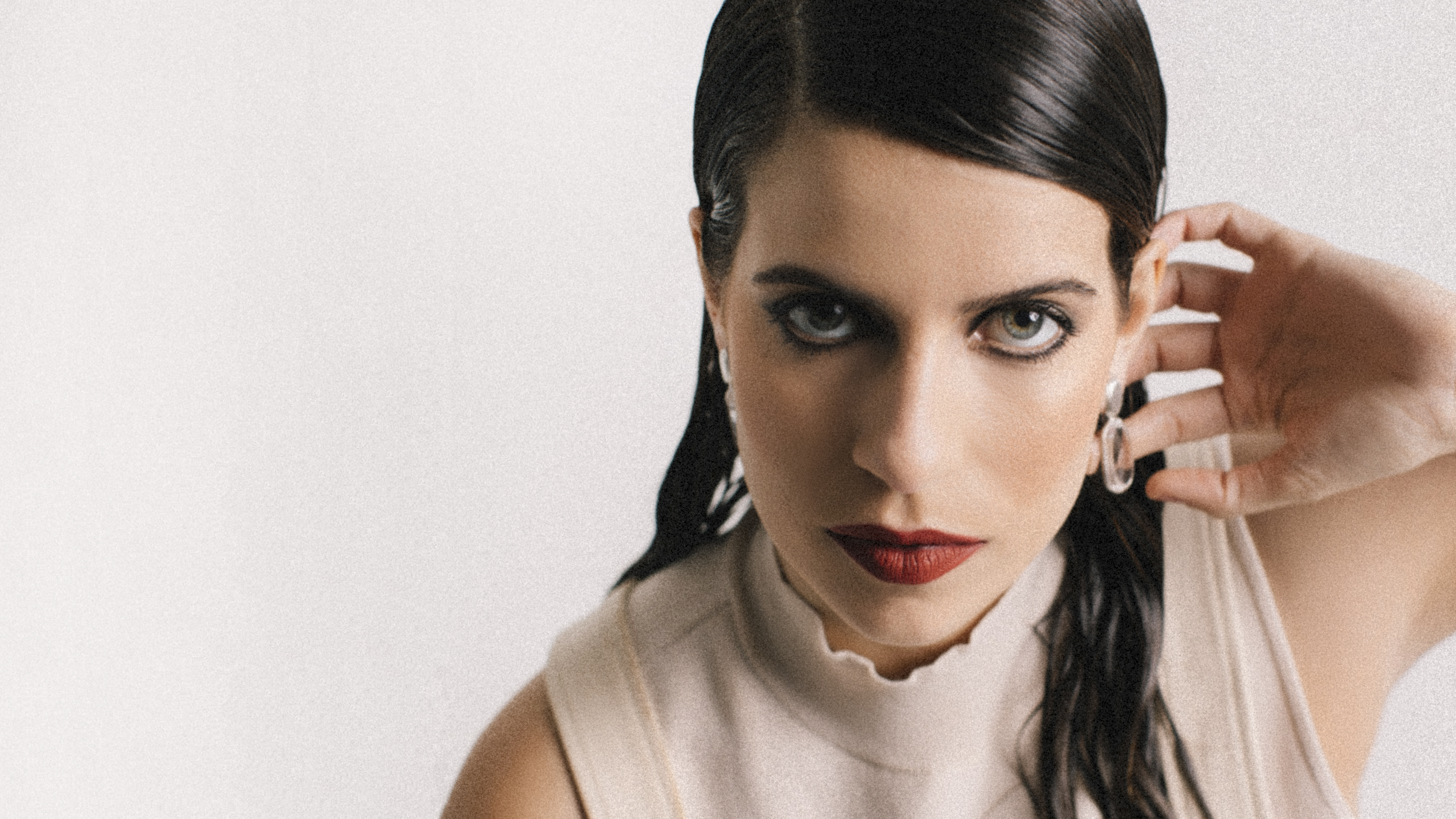 Sucesso nas redes sociais, Maria Bopp é fluente em política e ironia