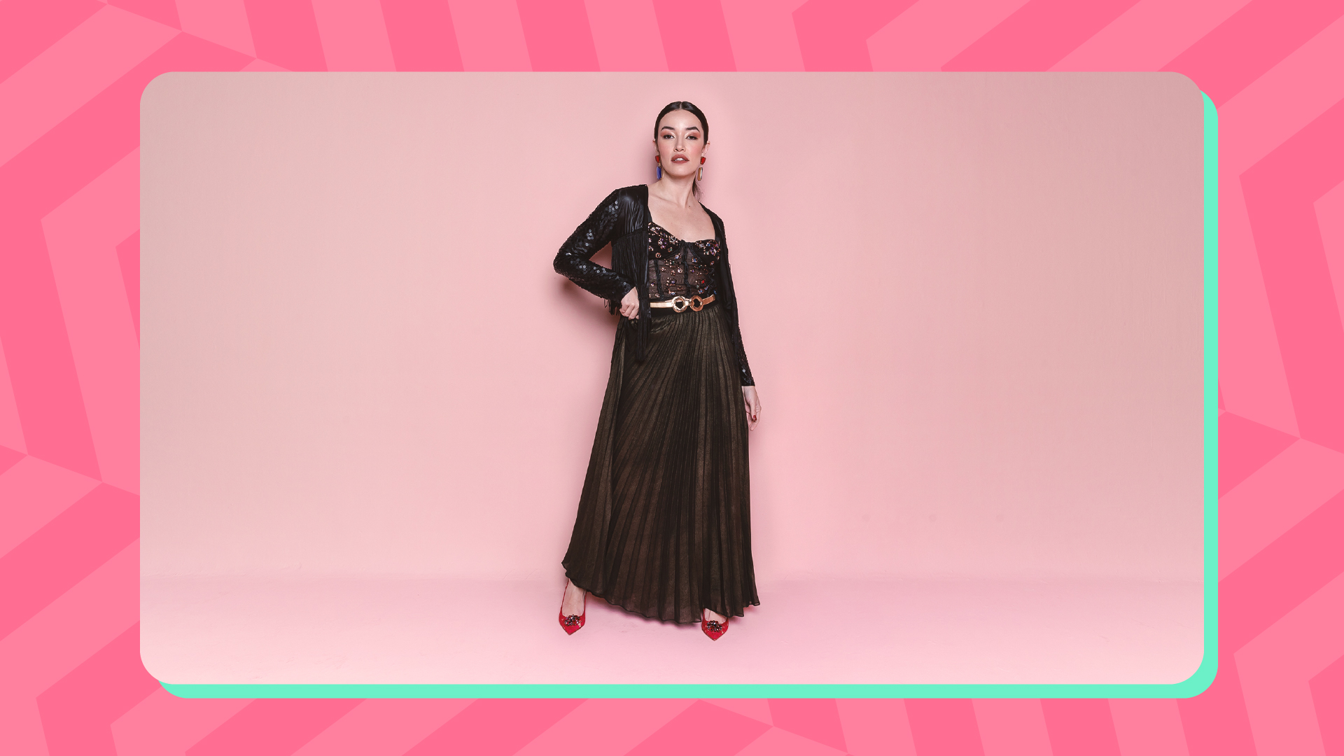 Nada básica, Ana Chiyo se transforma em Sabrina Sato e Carrie Bradshaw