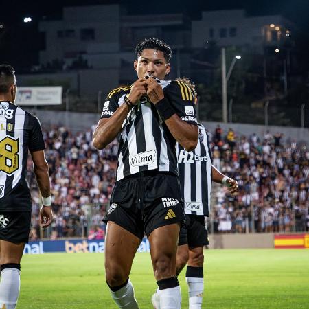 Atlético-MG vence Tombense com sobras e decide Mineiro contra América
