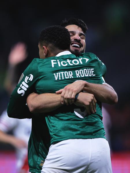 Palmeiras supera arbitragem medonha com Flaco-Roque e vai à semi de novo