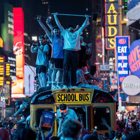NBA: Festa de título dos Knicks vira caos em NY; adolescente é baleado